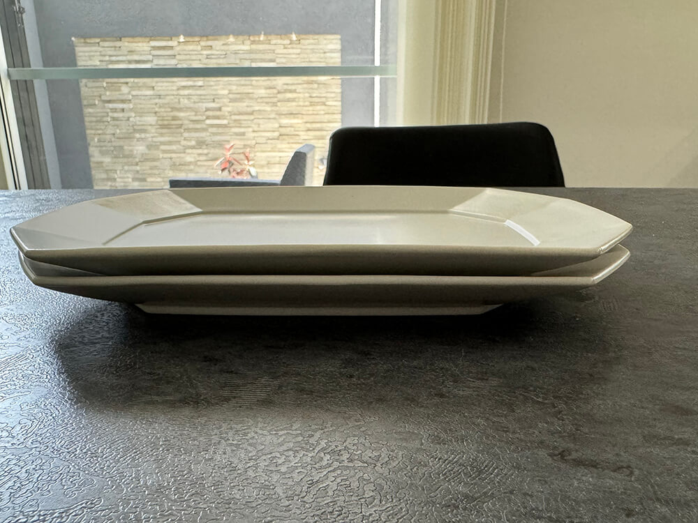 波佐見のeiho-porcelain「角プレートL」に盛り付けると映える！おしゃれでワンプレートにも活躍するサイズ感 | Aya blog-猫 ...