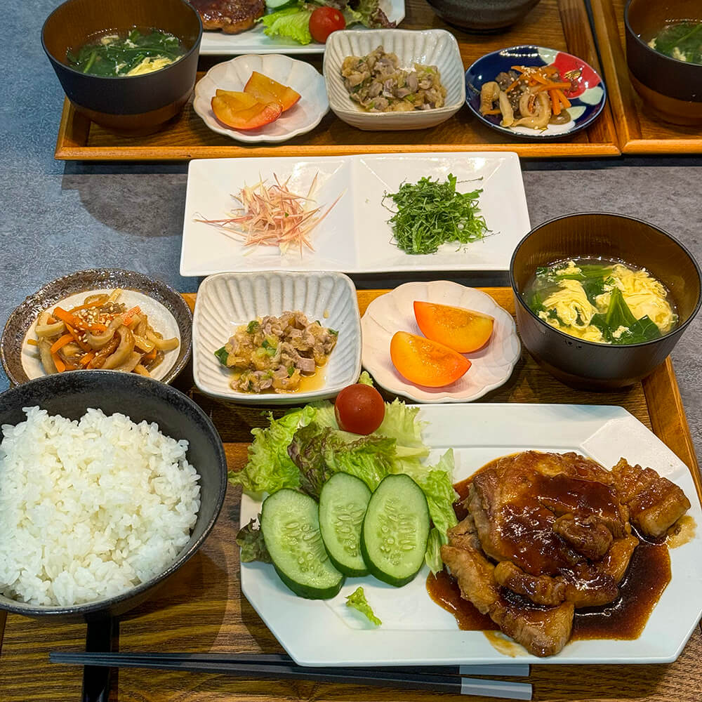 波佐見のeiho-porcelain「角プレートL」に盛り付けると映える！おしゃれでワンプレートにも活躍するサイズ感 | Aya blog-猫 ...